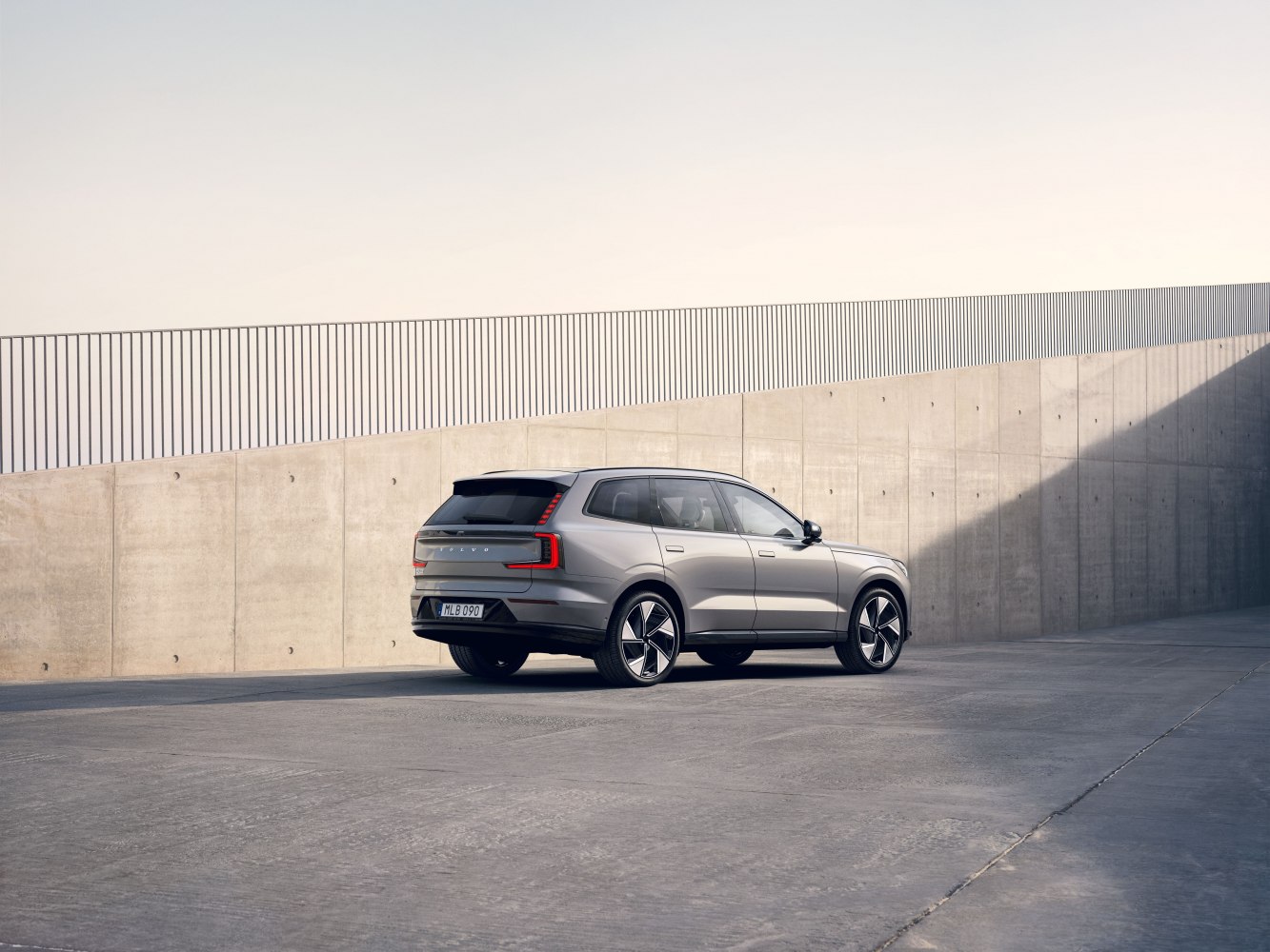 Volvo EX90 technical specifications and fuel economy
